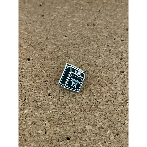 Disney | Accessories | Tiny Kingdom Disneyland Series 2 Dlr Main Street ...